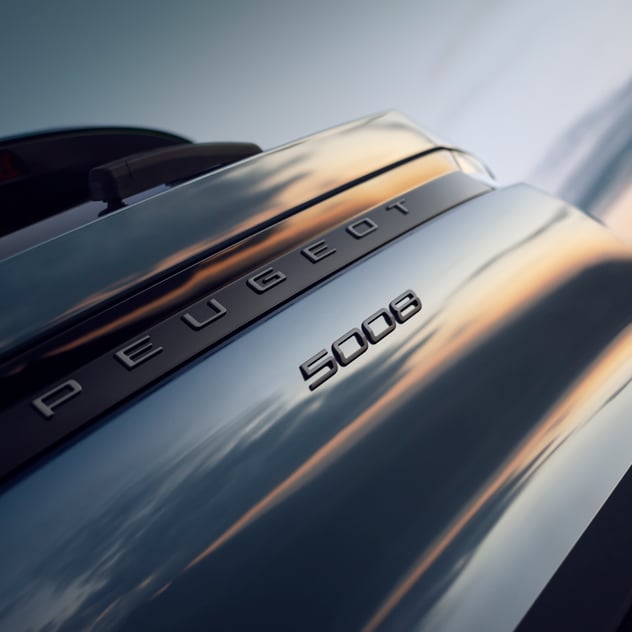NEW PEUGEOT 5008 HYBRID
