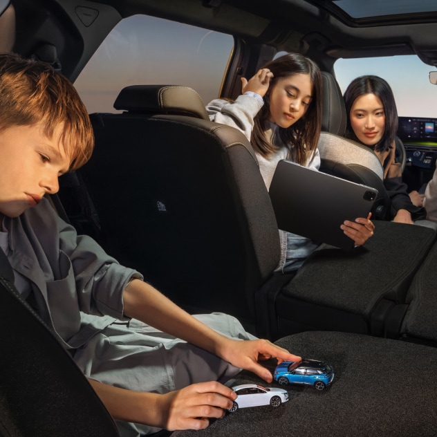 NEW PEUGEOT 5008 HYBRID